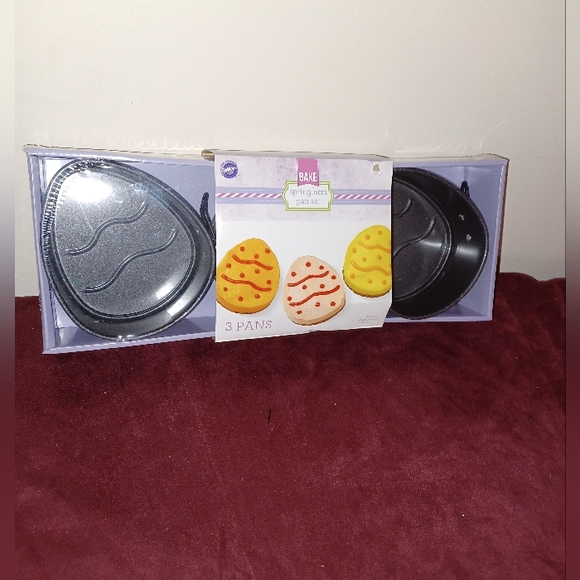 Wilton | Kitchen | Wilson Nwoteaster Egg 3 Springform Set 30523b | Poshmark